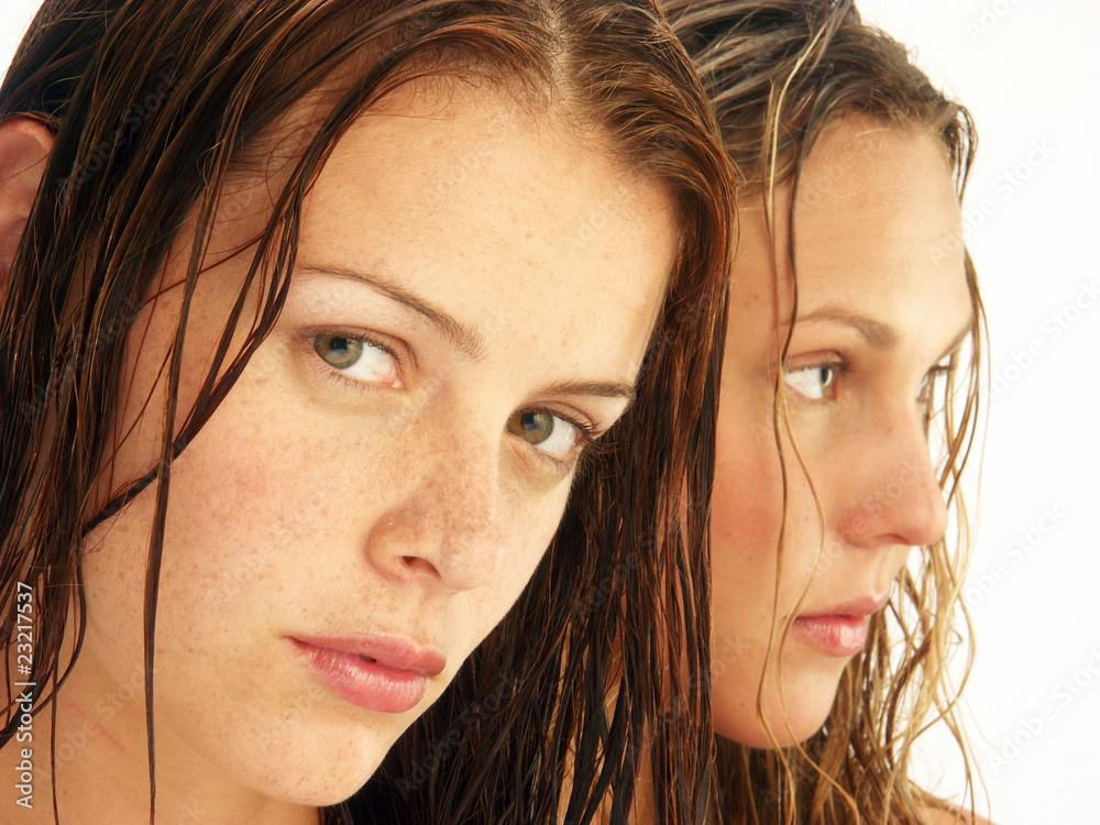 Ducha femenina. foto de Stock | Adobe Stock