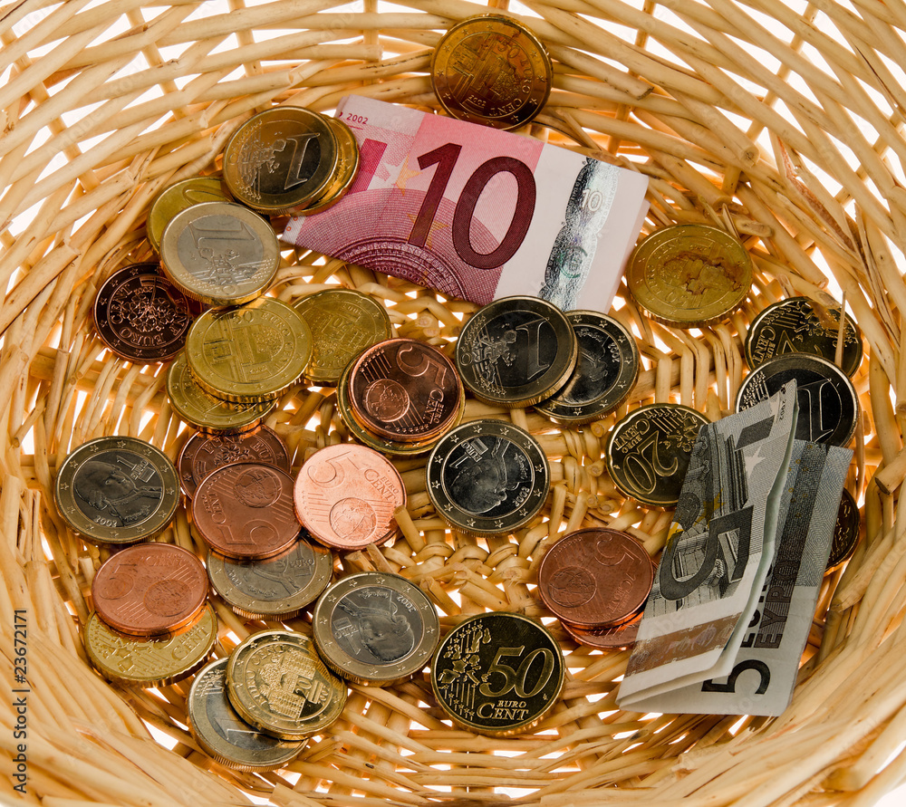 Spendenkorb für Sammlung. Geld Spende mit Euro Stock-Foto | Adobe Stock