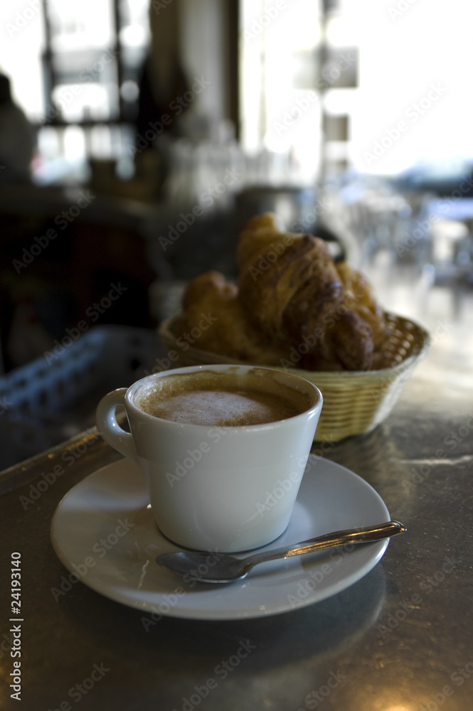 Café et Croissant à Paris Stock Photo | Adobe Stock