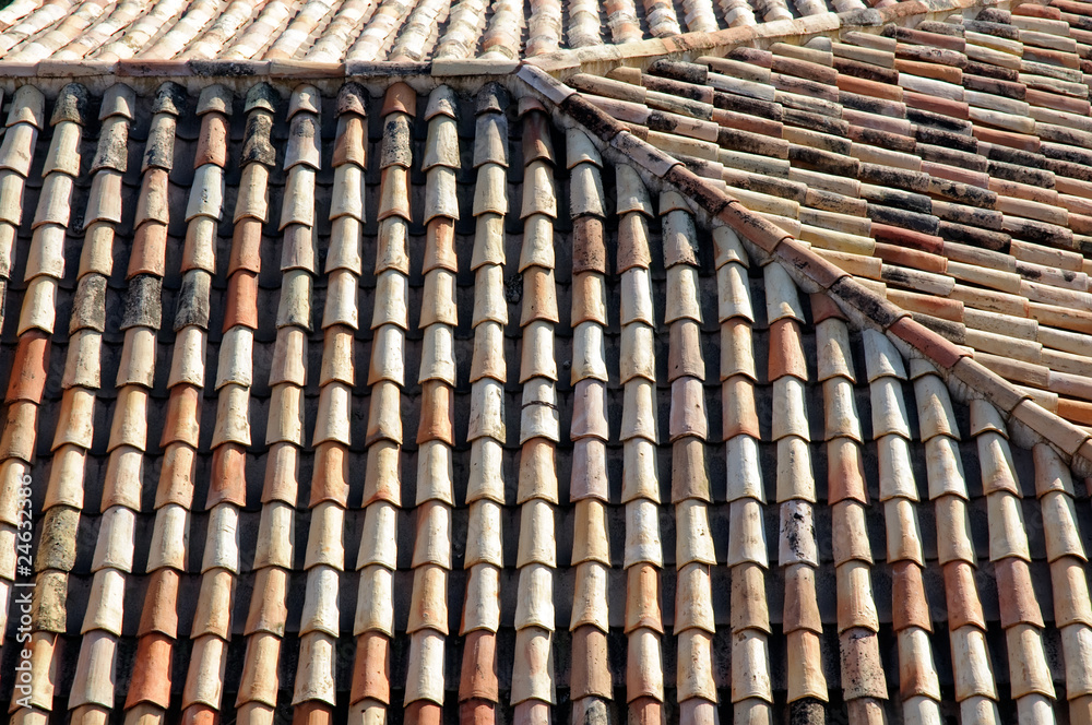 Toit de tuile Stock Photo | Adobe Stock