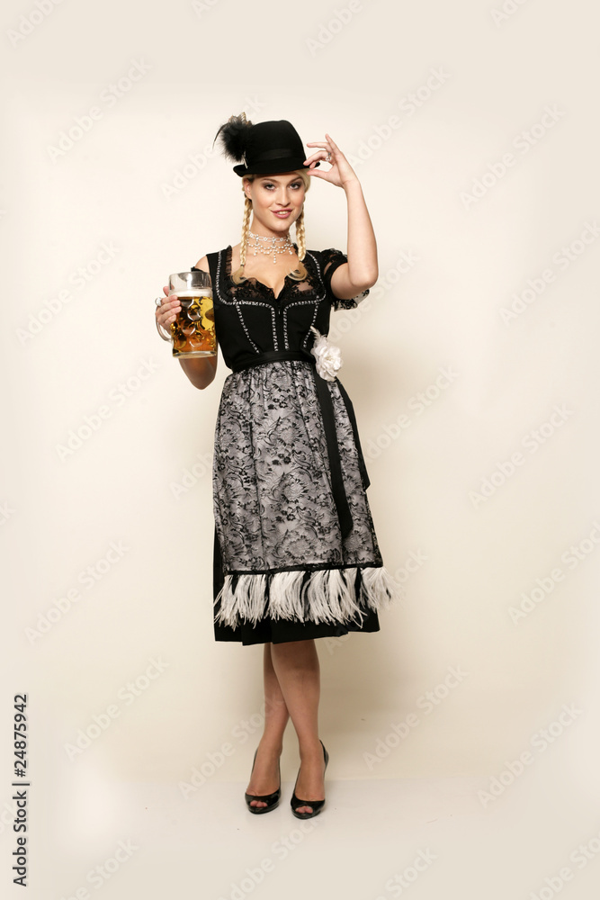 bayrisches Madl im Dirndl mit Bier Stock Photo | Adobe Stock