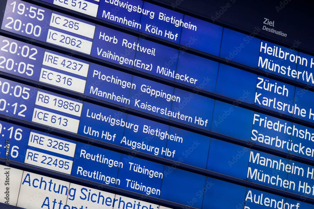 Anzeigetafel Abfahrten Fernverkehr Bahnhof Stuttgart Stock Photo ...