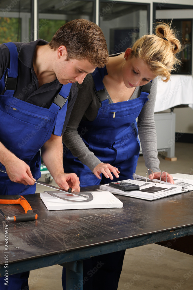 Azubi und Ausbilder Stock-Foto | Adobe Stock