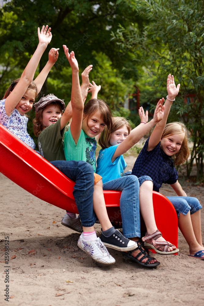 Kinder rutschen Stock-Foto | Adobe Stock
