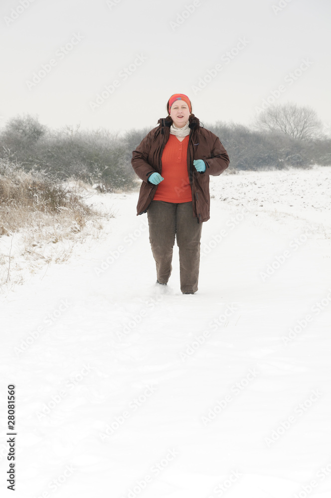 XXL-Model macht Jogging im Schnee Stock Photo | Adobe Stock