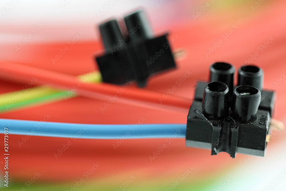 Foto de fils électriques et dominos de raccordement do Stock | Adobe Stock