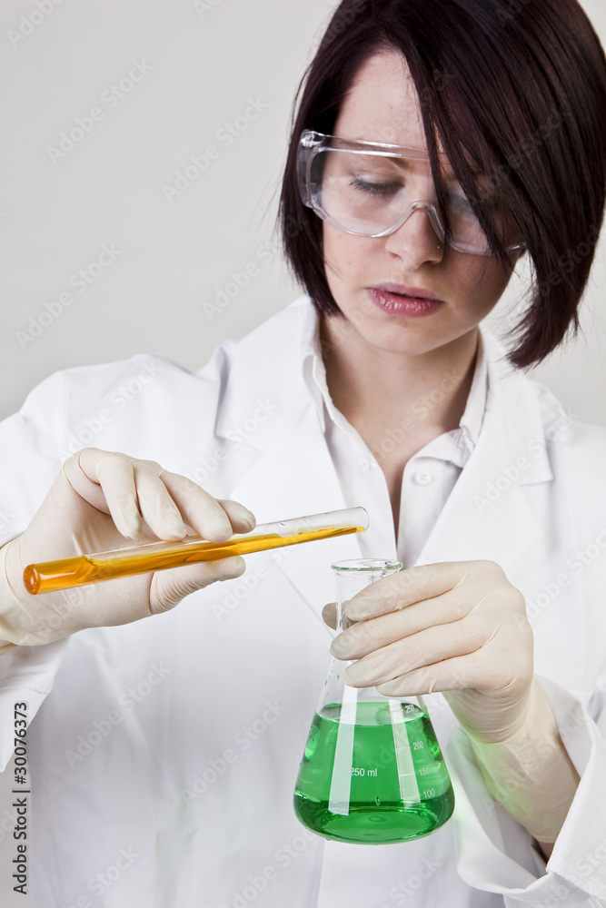 Laborantin Photos | Adobe Stock