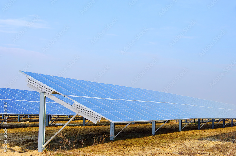 Solaranlage auf Feld - solar plant on field 07 Stock Photo | Adobe Stock
