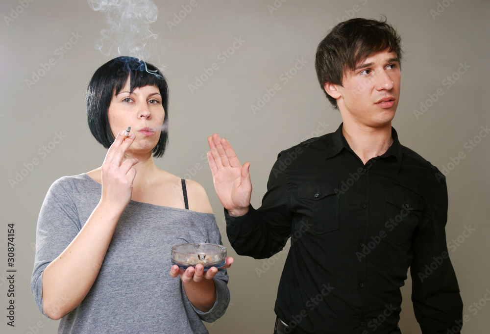 Raucher vs Nichtraucher Stock-Foto | Adobe Stock