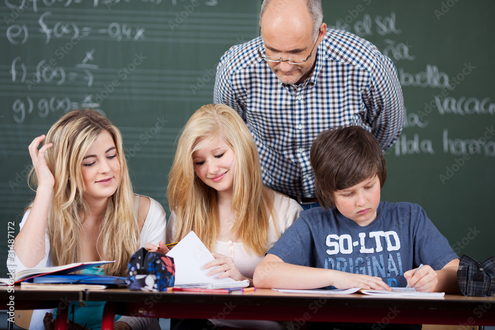 schüler und lehrer im unterricht Stock-Foto | Adobe Stock