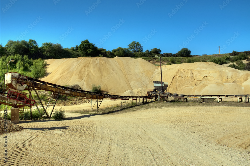 Carrière d'extraction de sable Photos | Adobe Stock