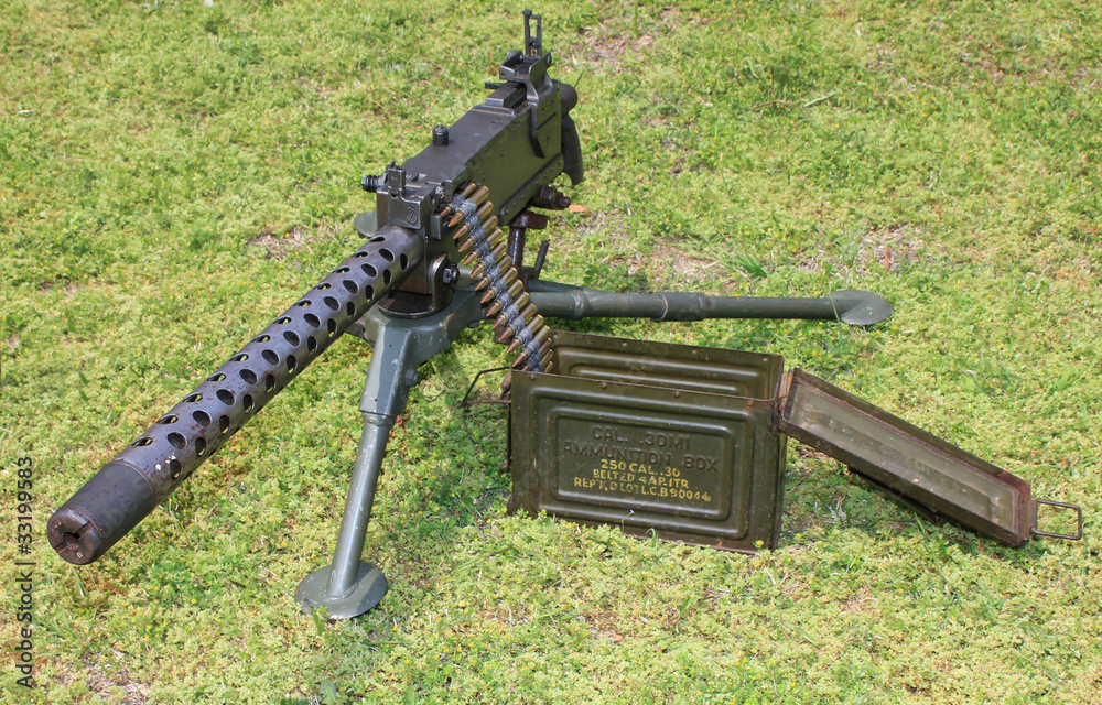Foto de 30 Caliber Machine Gun With Tripod And Ammo Box do Stock ...