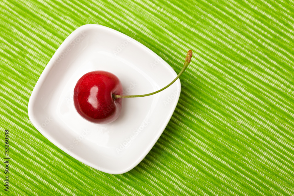 Einzelne rote Kirsche Stock Photo | Adobe Stock