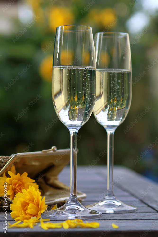 Zwei Gläser Sekt Stock-Foto | Adobe Stock