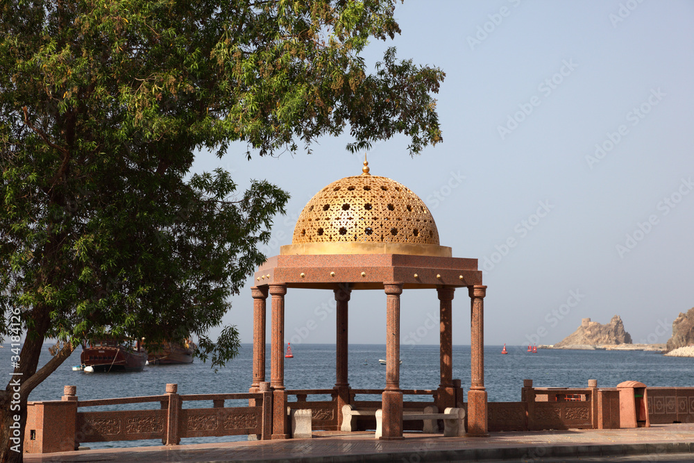 Pavilion mit golden cupola in Muttrah, Sultanate of Oman Stock Photo ...