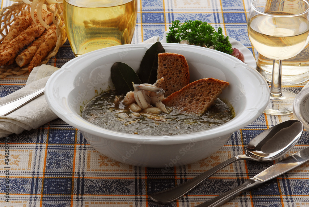 Sopa de ranas y espinacas Stock Photo | Adobe Stock