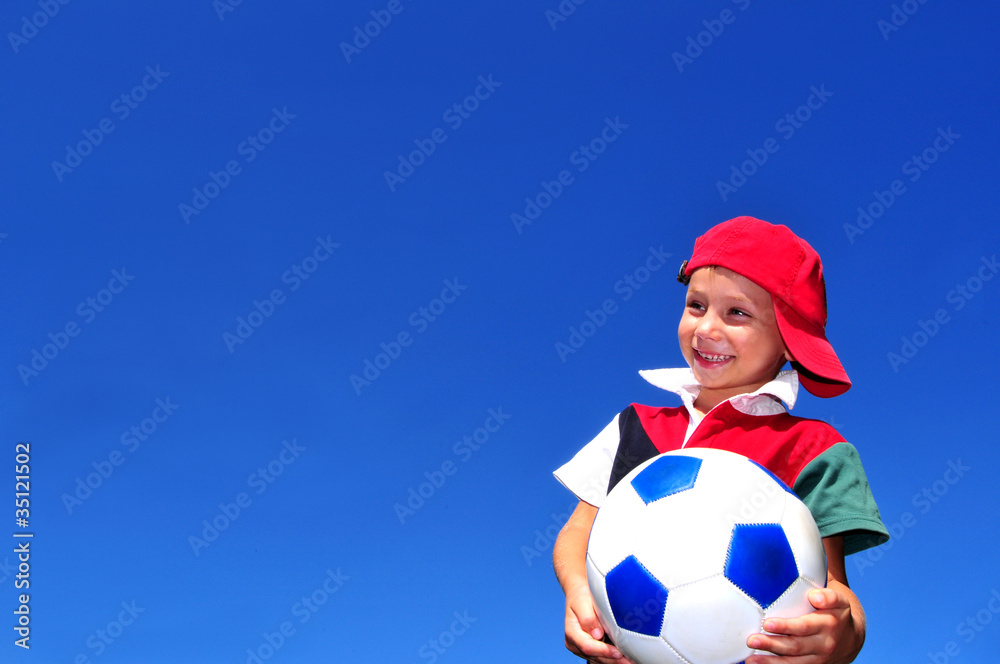 Kind mit Fußball Stock Photo | Adobe Stock