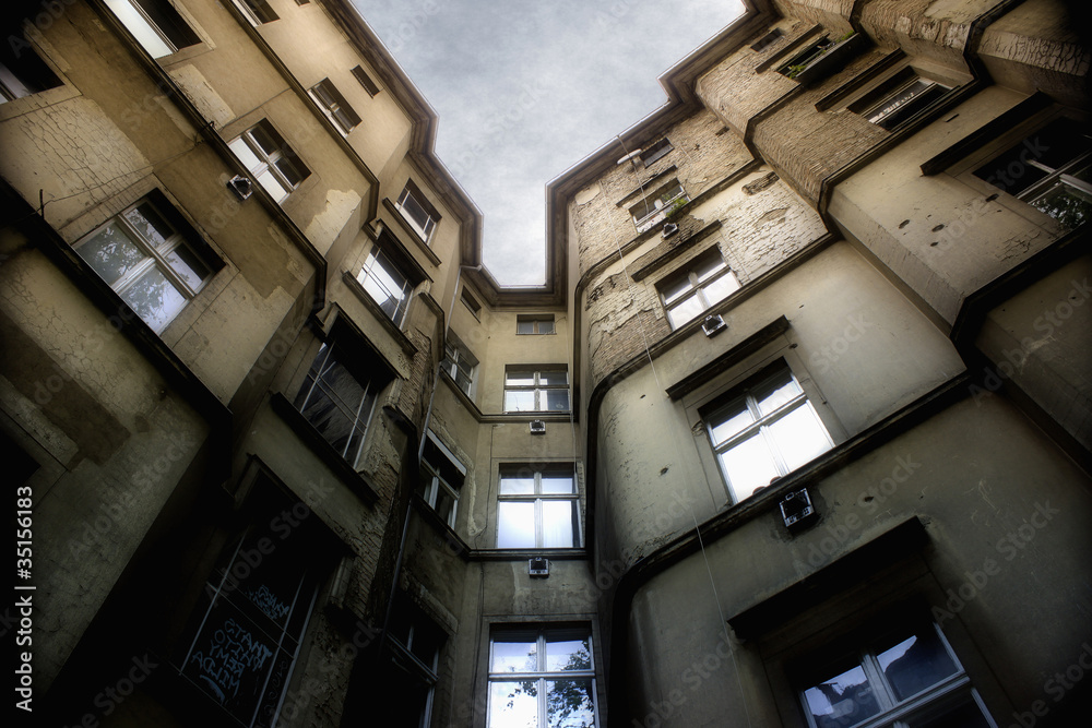 Hinterhof Stock-Foto | Adobe Stock