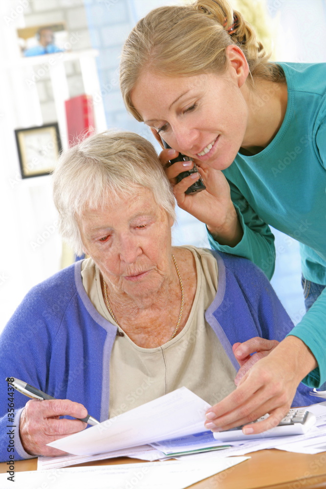 Aide à domicile Photos | Adobe Stock