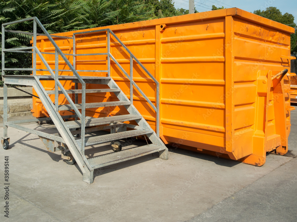 Müllcontainer Stock-Foto | Adobe Stock