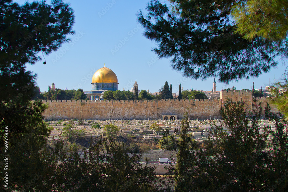 Dome of the Rock, view to Jerusalem from Mount of Olives Stock Photo ...
