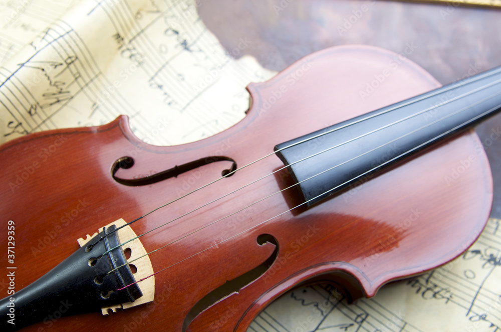 Geige mit Notenblatt Stock Photo | Adobe Stock