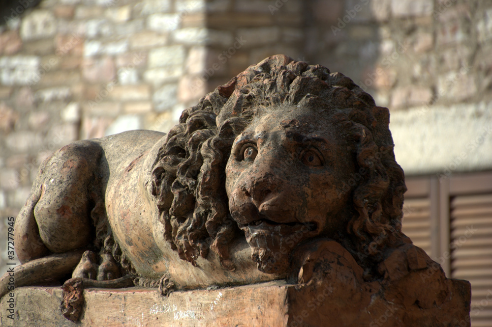 Statua di leone in pietra Stock Photo | Adobe Stock