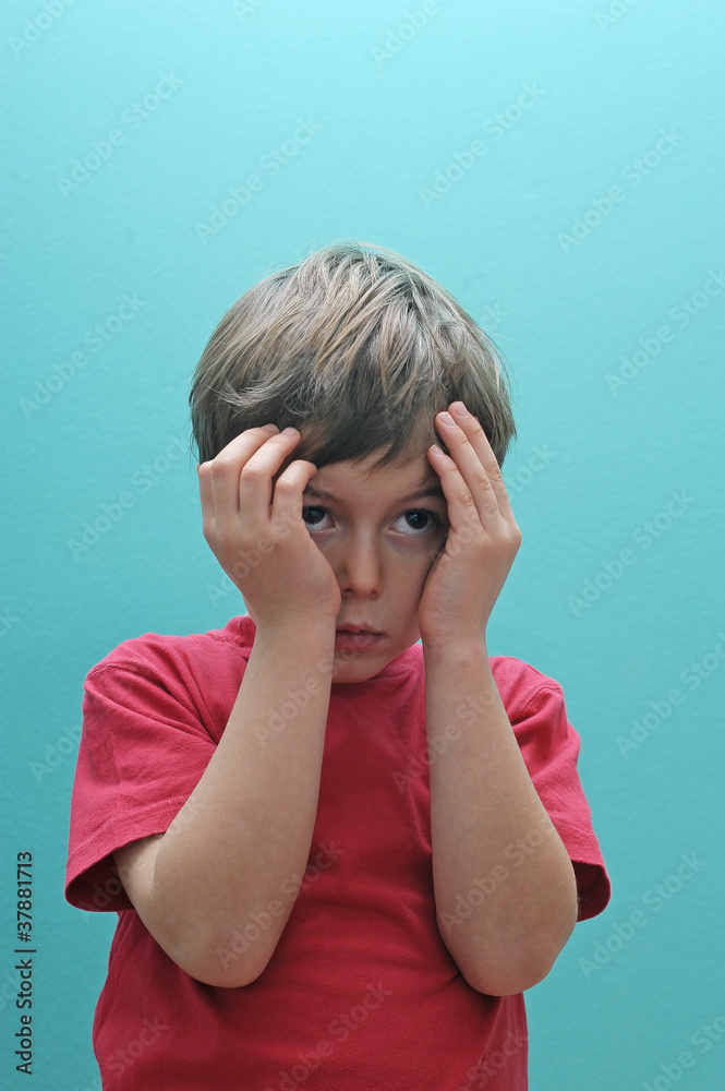 Kind hat Angst Stock-Foto | Adobe Stock