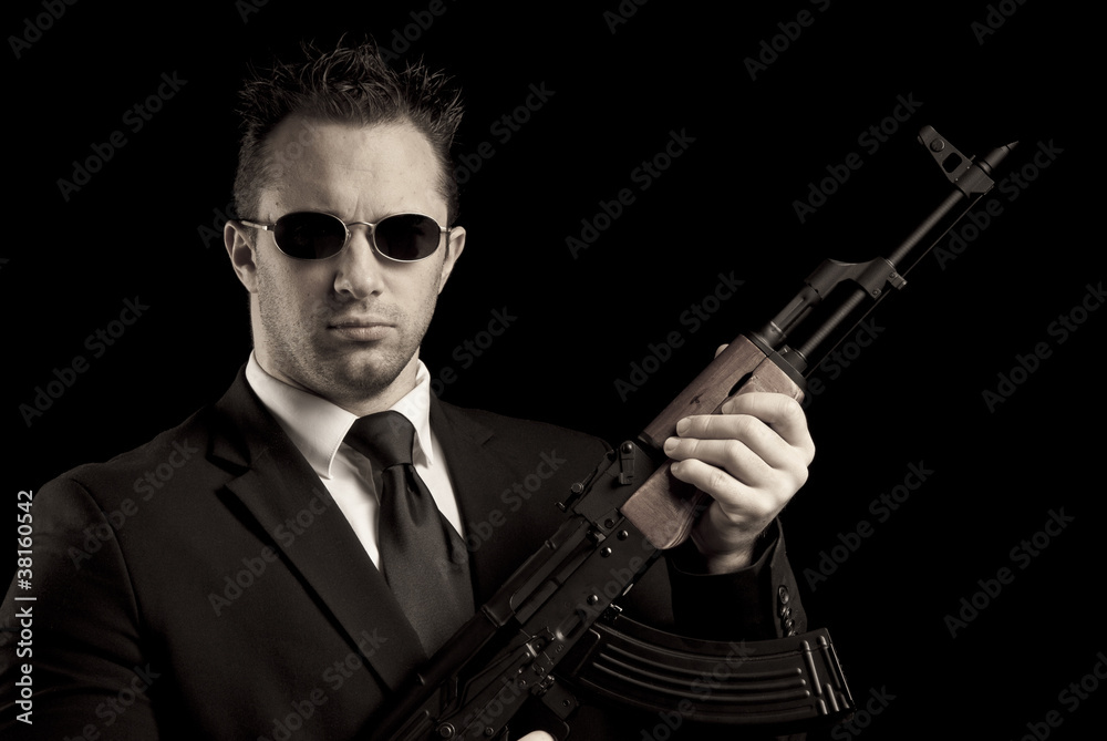 homme armé d'un fusil AK 47 Stock-Foto | Adobe Stock