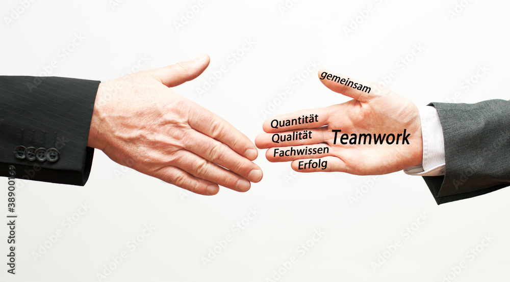 Mit Teamwork gemeinsam zum Erfolg Stock-Foto | Adobe Stock