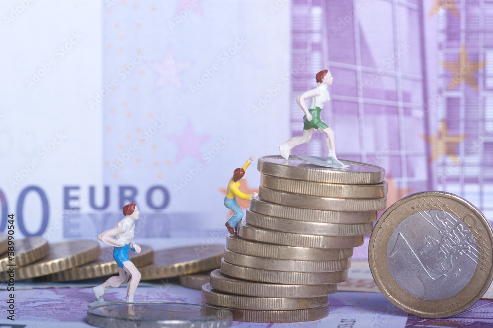 euro, geld, wirtschaft, bargeld mit figuren Stock-Foto | Adobe Stock