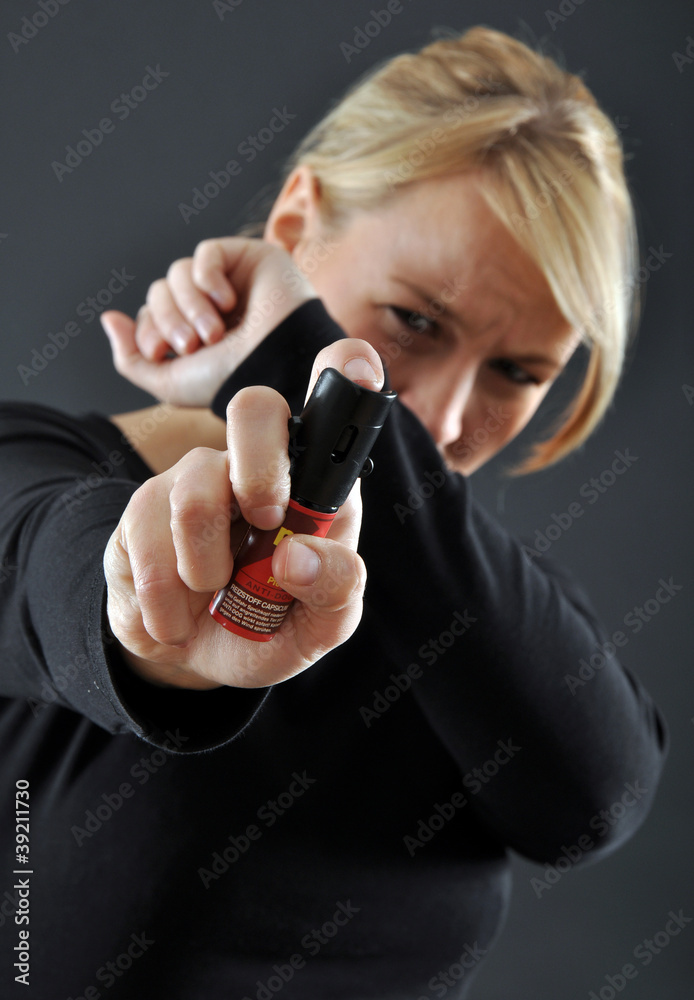 Junge Frau mit Pfefferspray Stock-Foto | Adobe Stock