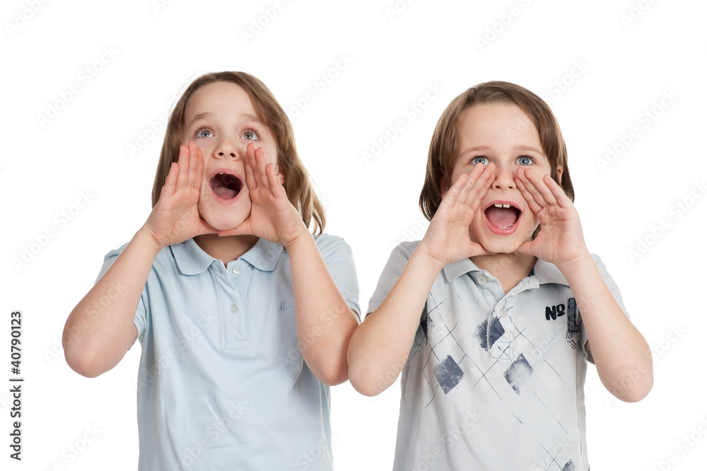 zwei kinder schreien laut Stock Photo | Adobe Stock