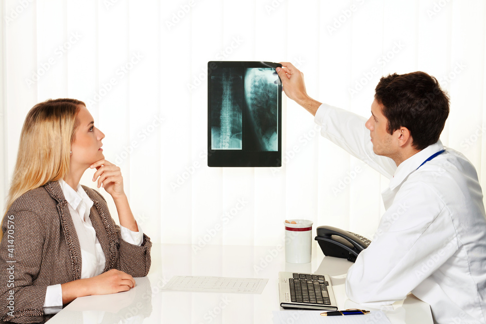 Patient und Arzt im Gespräch Stock Photo | Adobe Stock