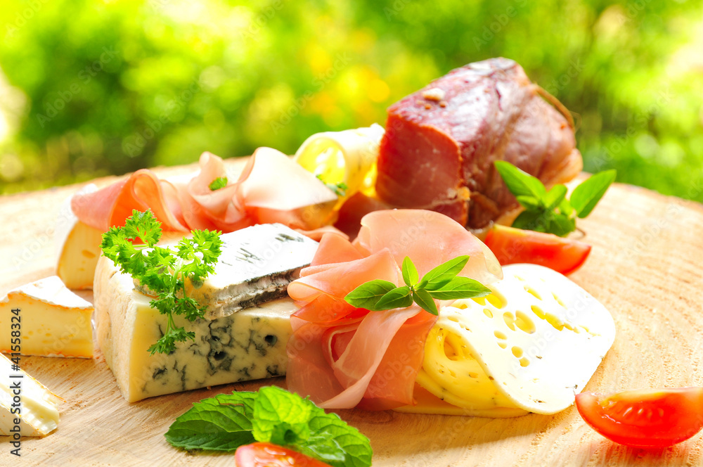 Rustikale Brotzeitplatte Stock-Foto | Adobe Stock