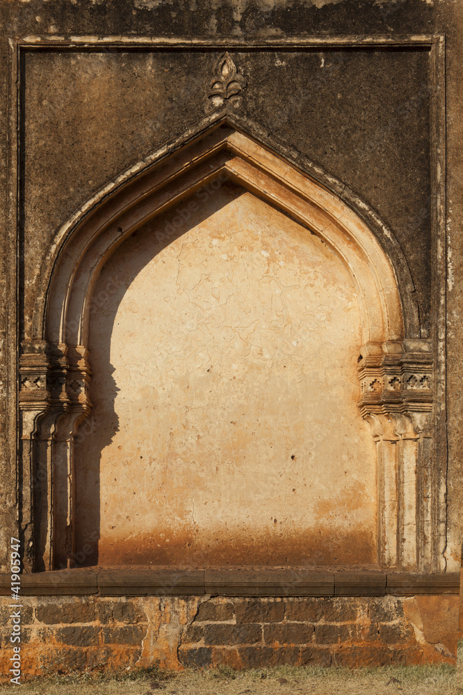 Arched window at Badri Shahi tombs, Bidar, Karnataka, India. Stock ...