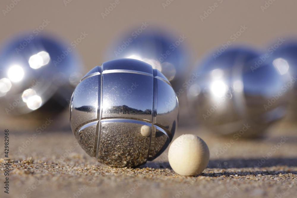 Five boules Photos | Adobe Stock