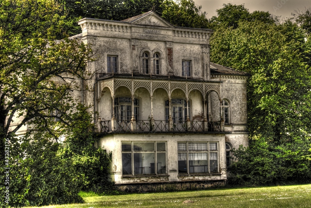Alte Villa Stock-Illustration | Adobe Stock