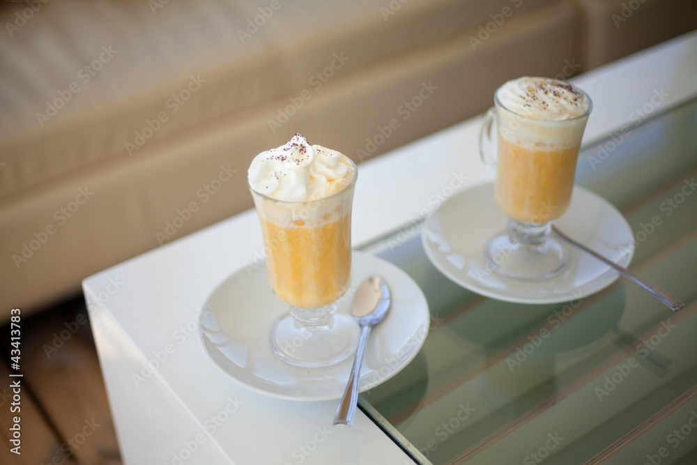 bombardino likier drink jajko advocat żółtko koktajl śmietana Stock ...