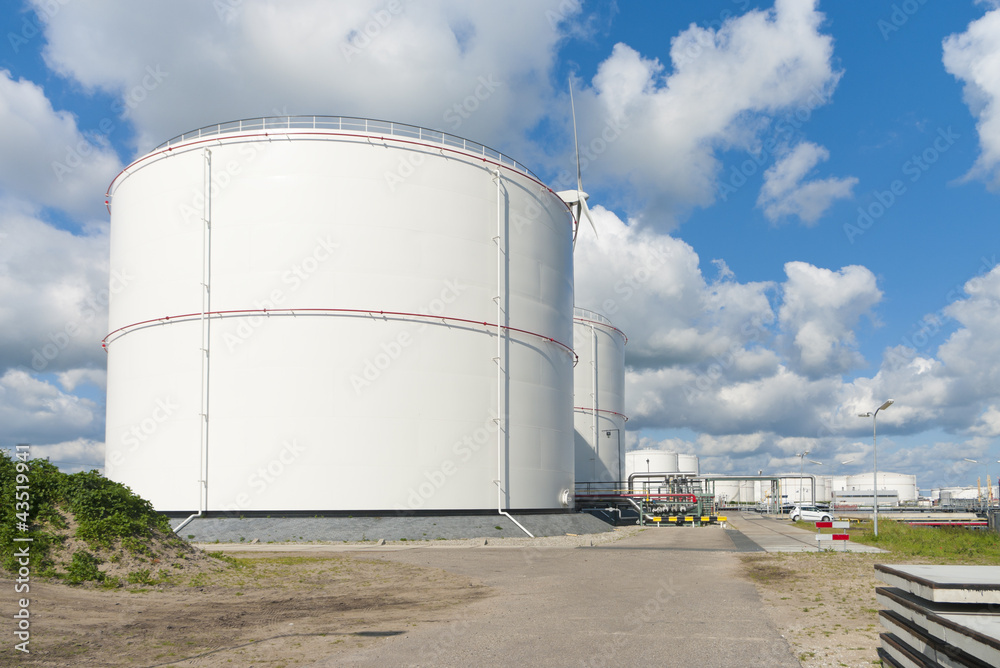 oil storage tanks Stock Photo | Adobe Stock