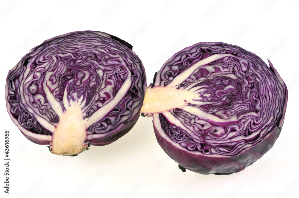 Chou rouge coupé en deux Stock Photo | Adobe Stock