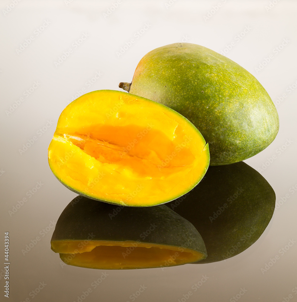Two mangoes on reflecting surface Stock-Foto | Adobe Stock