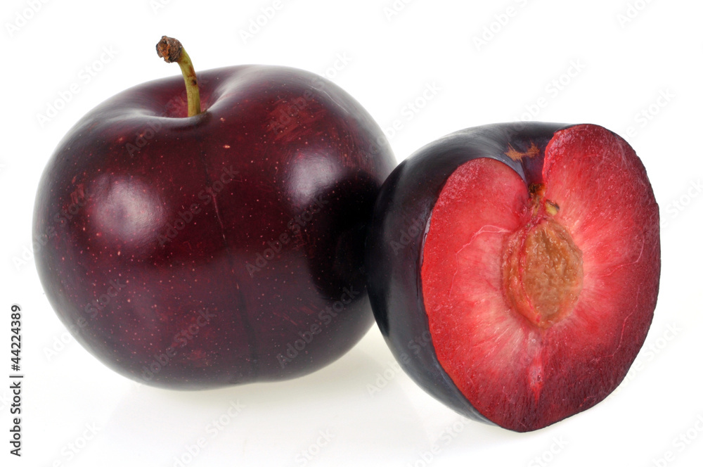 Prune rouge Photos | Adobe Stock
