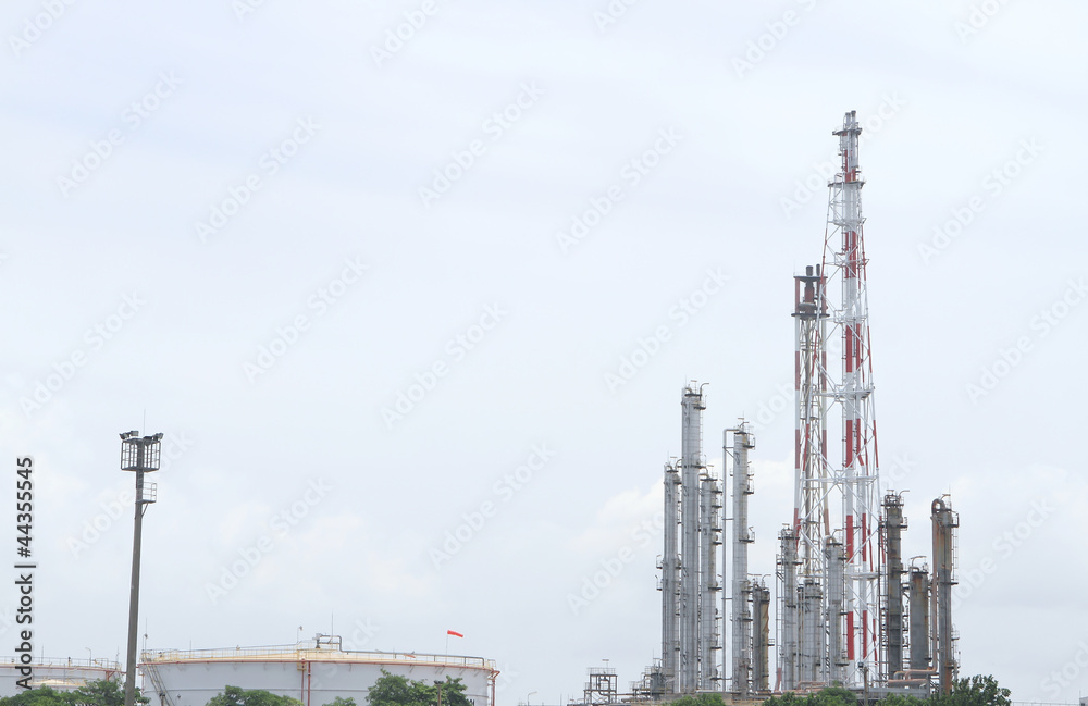 Oil and Gas Refinery Plant with distillation column and tank Stock ...