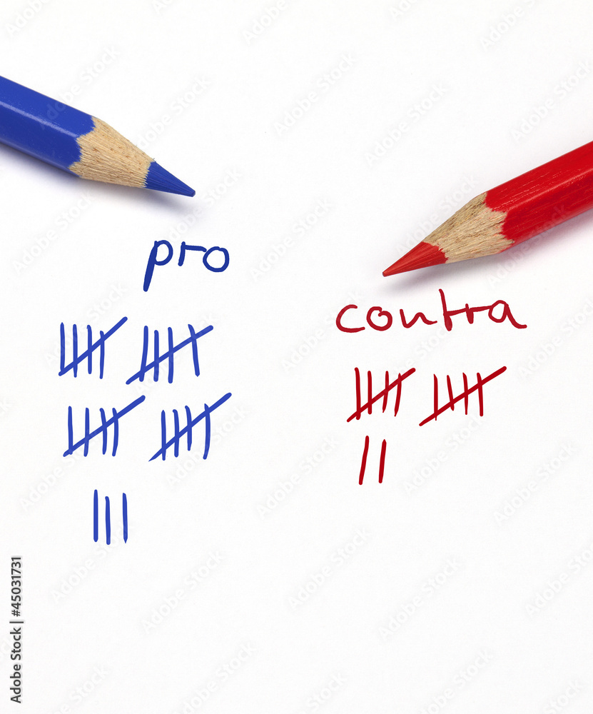 Pro und Contra abwägen Stock-Foto | Adobe Stock