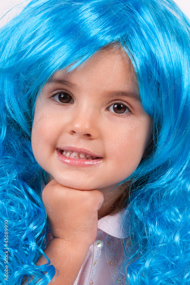 Pretty little girl with long blue hair foto de Stock | Adobe Stock