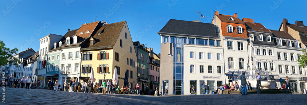 Saarbrücken St. Johanner Markt mit Brunnen Panorama Stock-Foto | Adobe ...