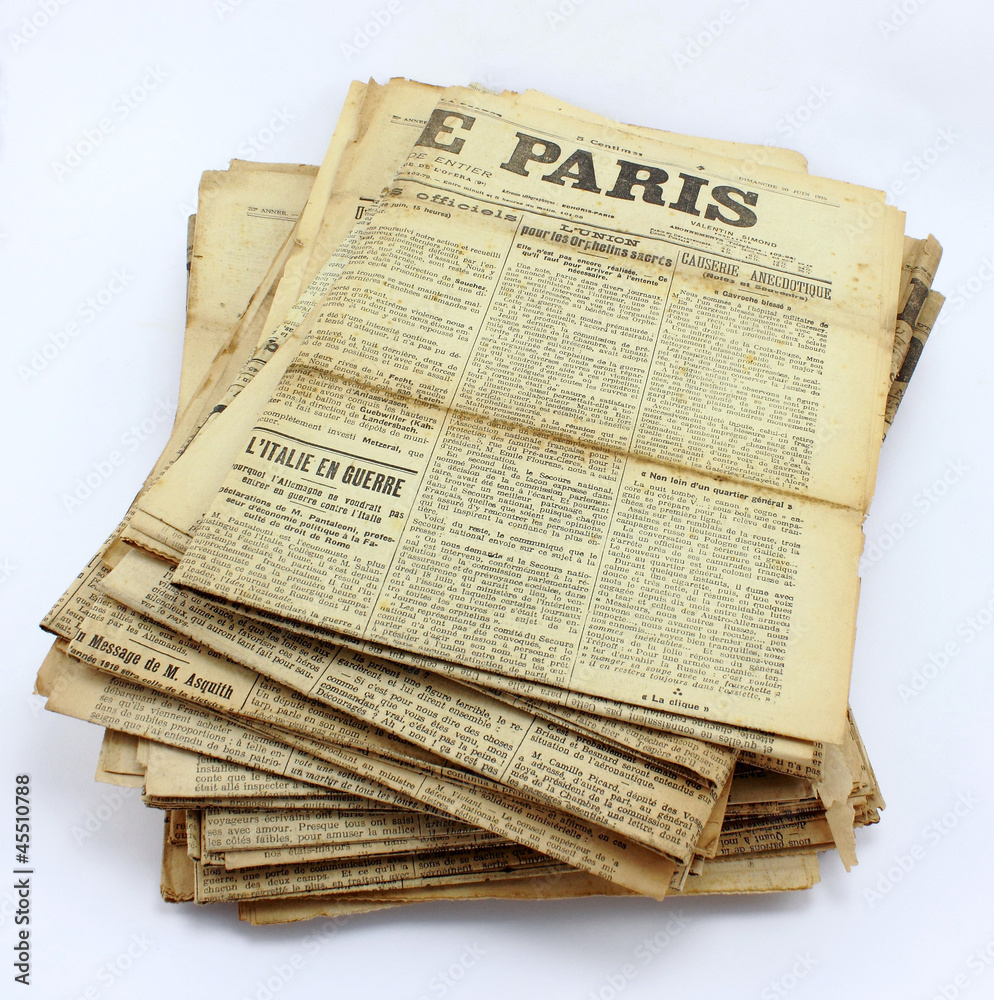 Tas d'ancien journaux 1914 1918 - Paris Photos | Adobe Stock