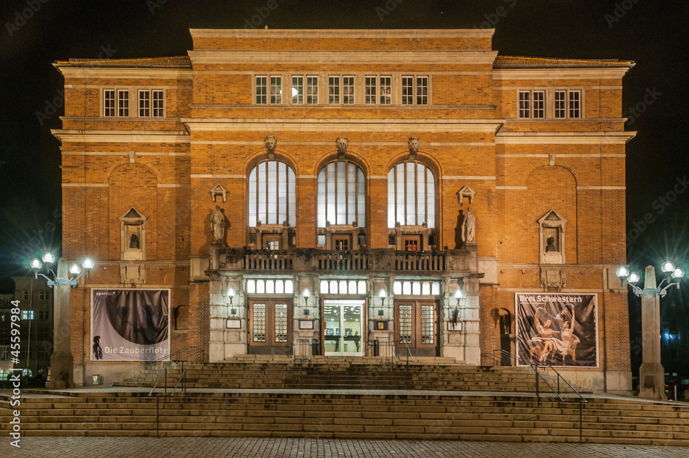 Opernhaus Kiel - abends Stock-Foto | Adobe Stock