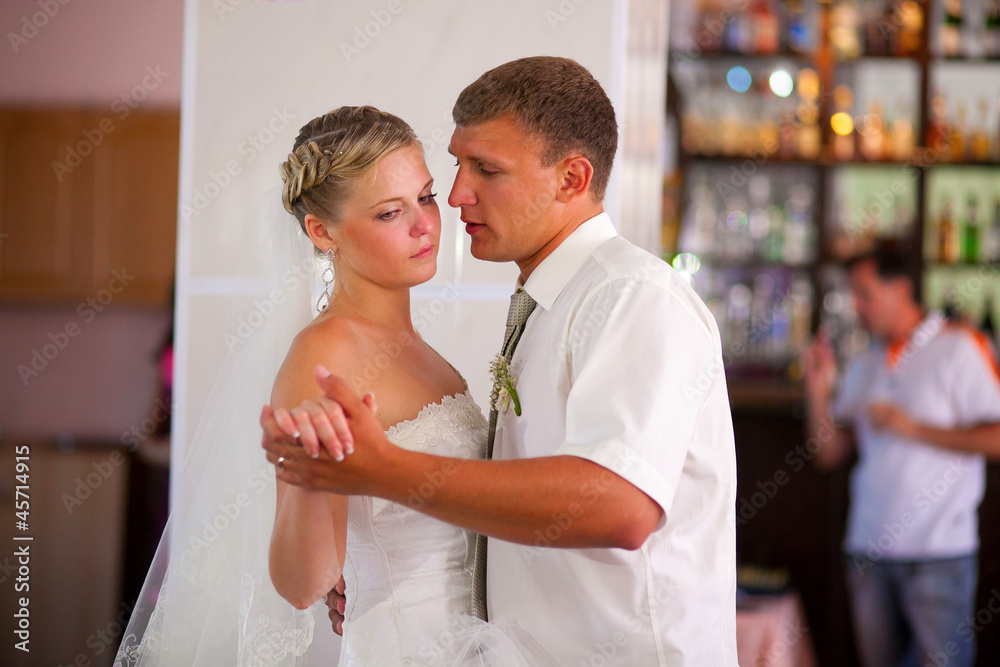 bride and groom dancing at wedding of couple, bride sad crying i Stock ...
